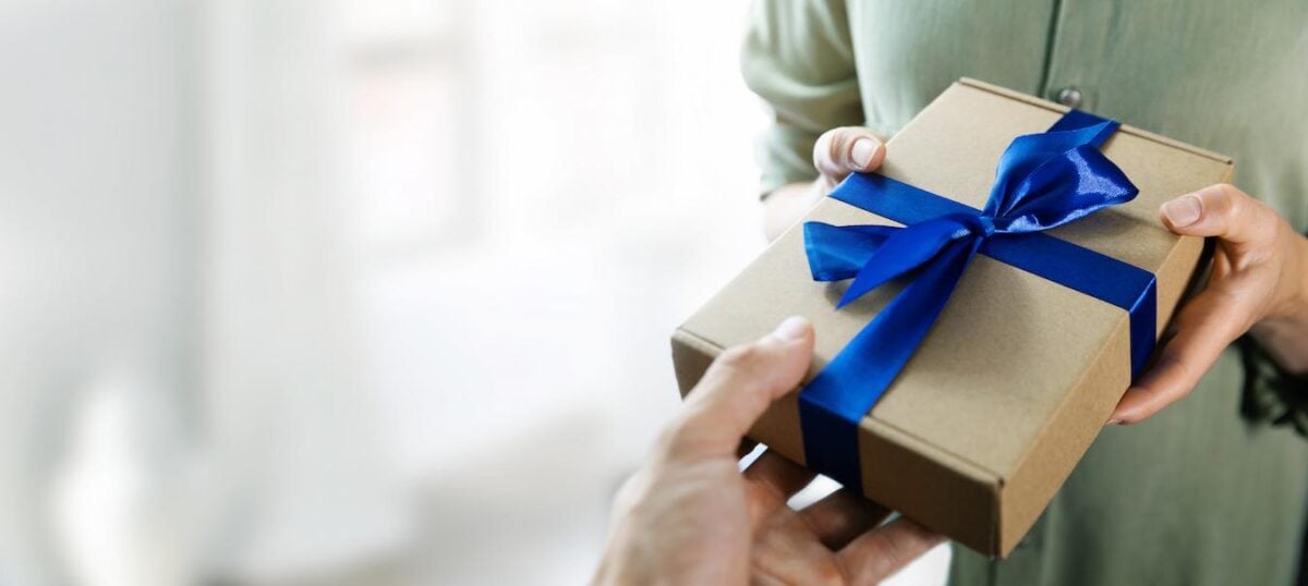 7 Corporate Gifts That Your Employees Will Truly Love | Double Portion ...